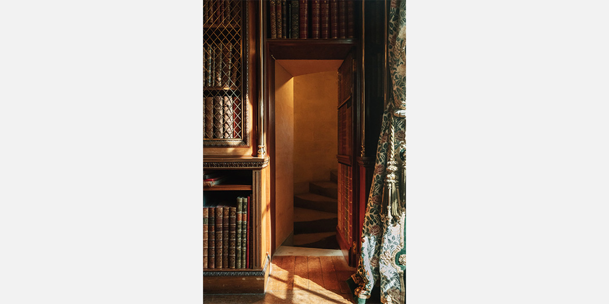 The ’Invisible Library’